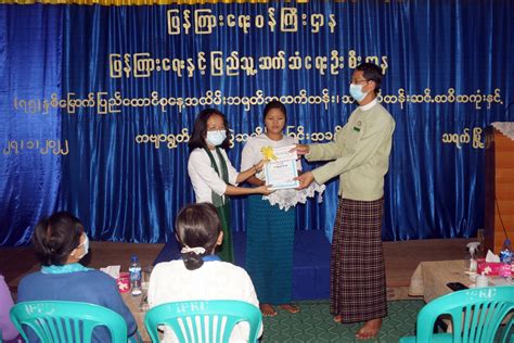 သရက်မြို့၌ ၇၅ နှစ်မြောက် ပြည်ထောင်စုနေ့ အထိမ်းအမှတ် စာစီစာကုံးနှင့် ကဗျာရွတ်ဆို ပြိုင်ပွဲ ဆုရရ