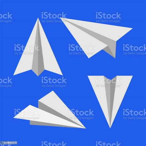 다른 각도를 가진 비행 종이 비행기의 세트입니다 색종이 비행기의 벡터 세트입니다 평평한 스타일의 종이 접기 항공기 수제 종이