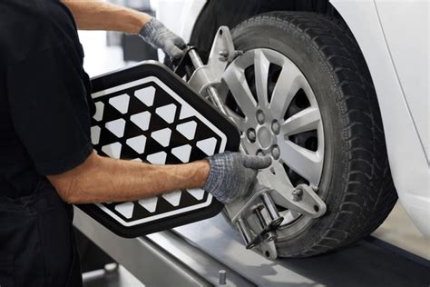 475 Computer Check Wheel Alignment Royalty Free Photos And Stock Images Shutterstock