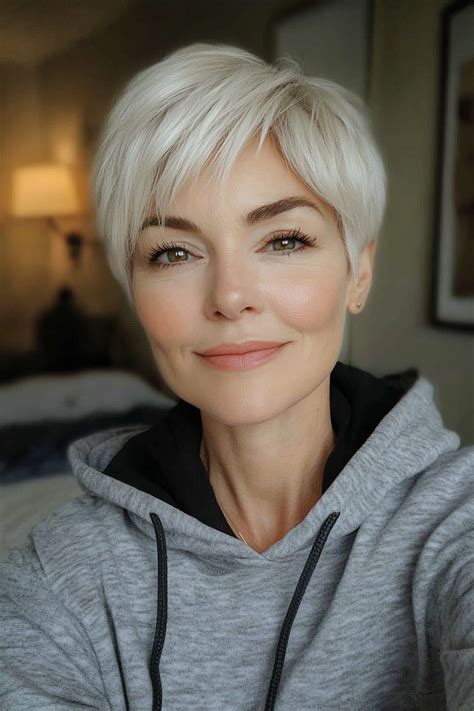 27 Fresh Pixie Haircuts For Older Women That Impress In 2025