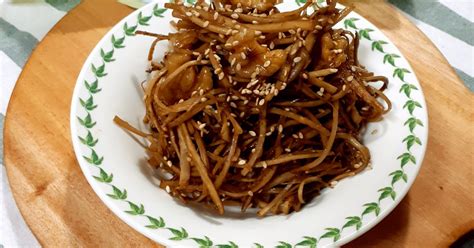 아삭아삭 고소한 우엉호두조림