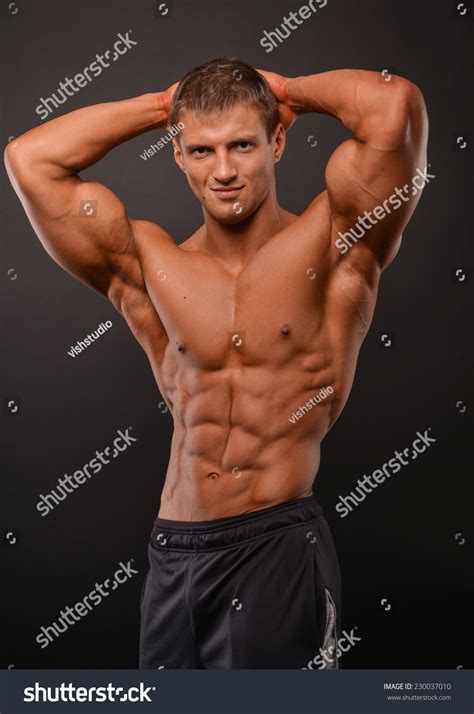 Athletic Shirtless Male Model Flexing Muscles Arkistovalokuva