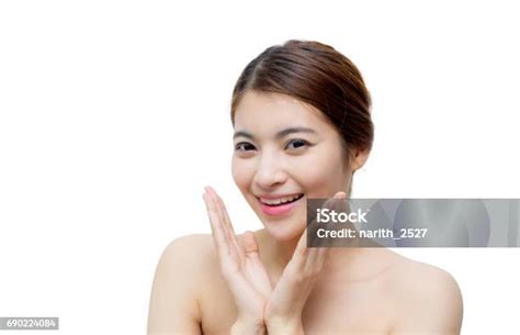 아름 다운 소녀 메이크업 청소년 및 피부 관리 개념 매력적인 아시아 소녀 흰색 배경에 고립 건강관리와 의술에 대한 스톡 사진 및 기타 이미지 Istock