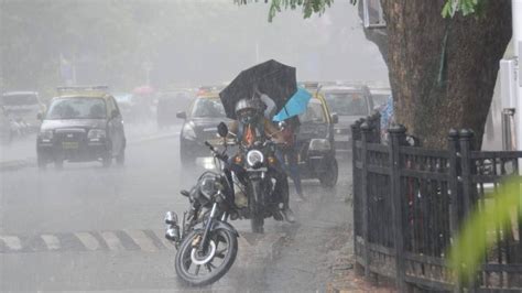 Mumbai Rain कुठे टिप टिप तर कुठे धो धो काय म्हणतोय मुंबईचा पाऊस बघा