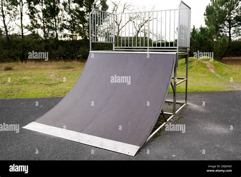 Quarter Pipe Ramp Playground For Skate Practicing Skateboarding