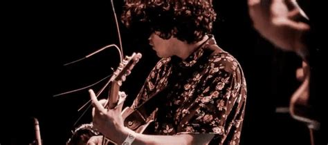 Why Do Some Guitar Players Keep Strings Uncut A Quick Rundown Rock Guitar Universe