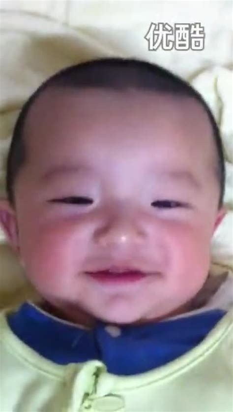 小jj 小宝宝 Bb细不细很可爱 穿着睡袋乱踹 搞笑视频 搜狐视频