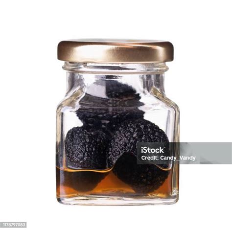 흰색 배경에 고립 된 통조림 검은 송로 버섯 진미 전용 트러플 버섯 피칸트와 향기로운 프랑스 요리 클리핑 경로 갈색에 대한 스톡 사진 및 기타 이미지 Istock