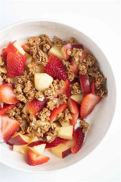 Greek Protein Yogurt Fruit Granola Bowls The Matbakh