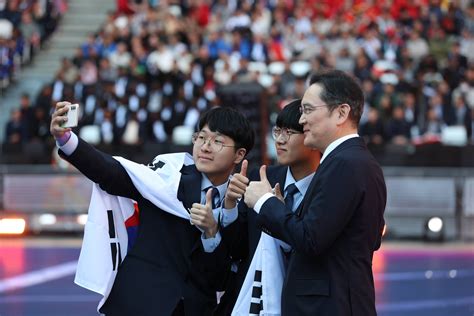 이재용 회장 ‘프랑스 리옹 국제기능올림픽대회 폐회식 참석 Samsung Newsroom Korea Media Library