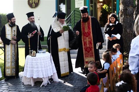 Ο Αρχ πος Ιερώνυμος στον παιδικό σταθμό «Ευαγγελισμός της Θεοτόκου για την έναρξη της νέας