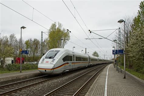Triebzug 412 057 "Bundesrepubilk Deutschland" als ICE 614 nach Altona ...