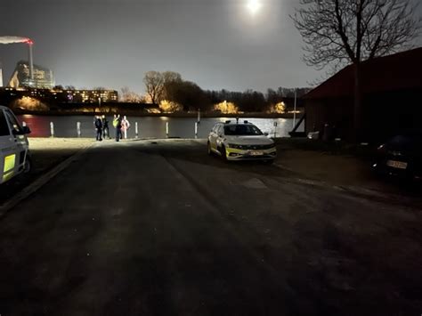 Stor Politiaktion Ved Havn Ambulance Kørt Med Eskorte