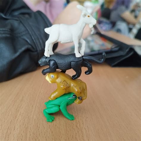 Planet Of The Traders Pack Strap Swallow