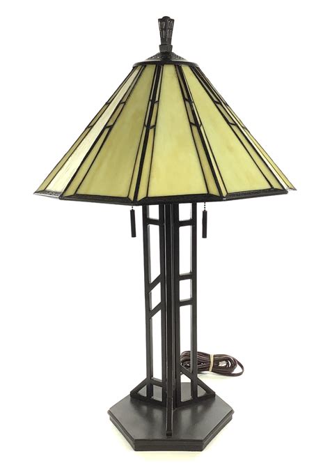 Lot Traditional Style Slag Glass Table Lamp