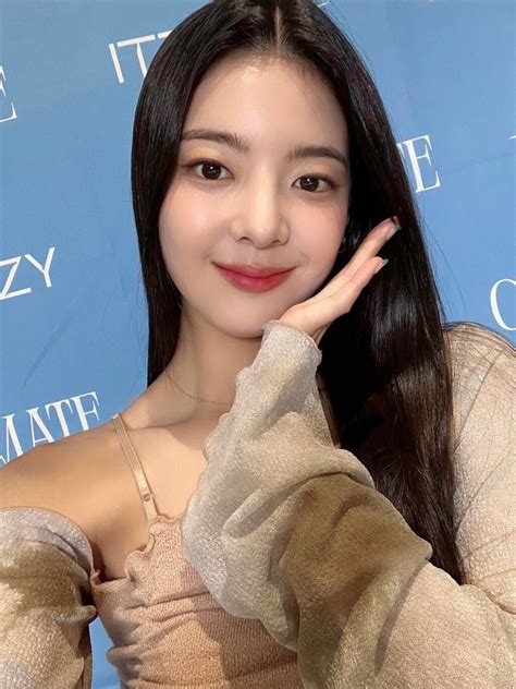 220827 Itzy Twitter Update Kpopping