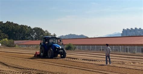 Ls엠트론 자율작업 트랙터 시승 카카오톡으로 예약하세요