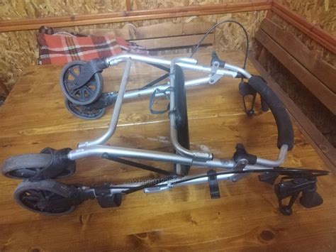 Сгъваема алуминиева проходилка ролатор за възрастни оперирани трудно подвижни хора Те