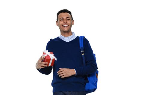 청바지를 입고 선물 상자를 들고 흰색 배경 앞에 서있는 아프리카 계 미국인 민족 젊은 남성 20 24세에 대한 스톡 사진 및 기타 이미지 20 24세 20 29세 Z