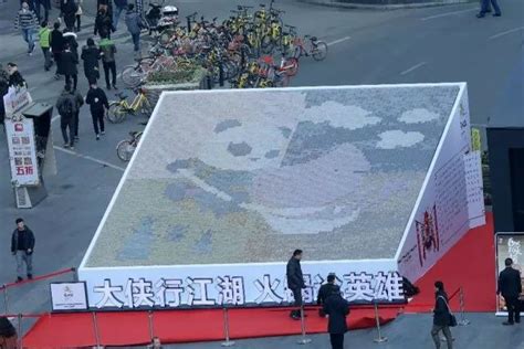 近万个调味品罐组成世界最大的调味品罐拼图用了1吨多香料