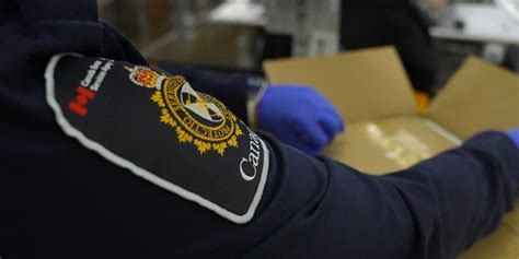 Comments Canadas Border Agency Allows Uniform Cross Dressing For New Recruits