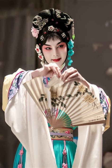 《鬢邊不是海棠紅》亂世眾生，梨園盛景不再 每日頭條