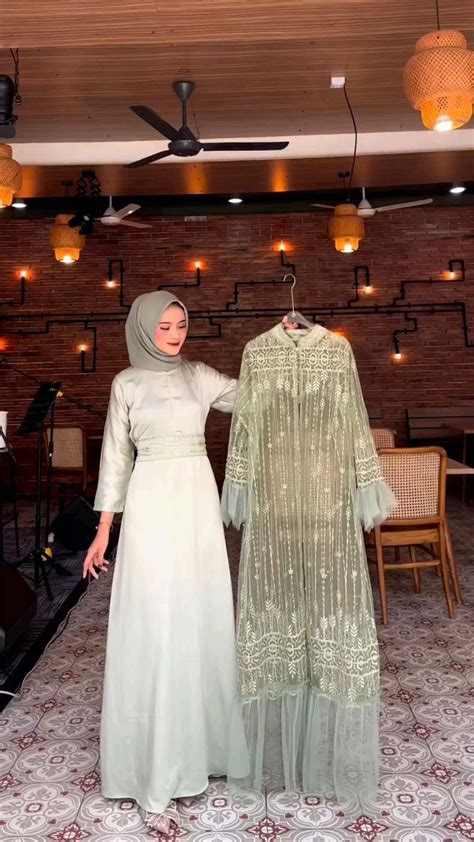 Pin Oleh Musfiratul Di Renda Model Baju Wanita Wanita Gaun Hitam
