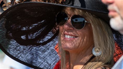 Kentucky Derby Fashion See The 2021 Hats Colors Masks And Outfits