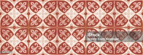 이음새가 없는 빨간 흰색 빈티지 착용 초라한 꽃잎 인쇄 패치워크 사각형 동기 모자이크 타일 돌 콘크리트 시멘트 벽 질감 배경 배너 고풍스런에 대한 스톡 사진 및 기타 이미지