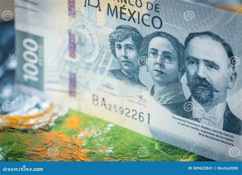 Dinero Mexicano Billete De 1000 Pesos Mexicanos En El Contexto Del