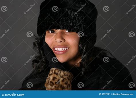 Het Meisje Van Latina Met Hoed Stock Afbeelding Image Of Sloten Handschoenen