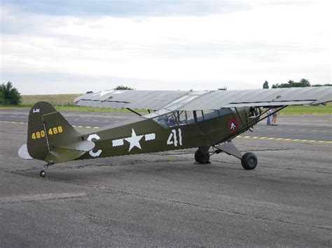 Piper J 3 Cub Grasshopper Maquetland Com Le Monde De La Maquette