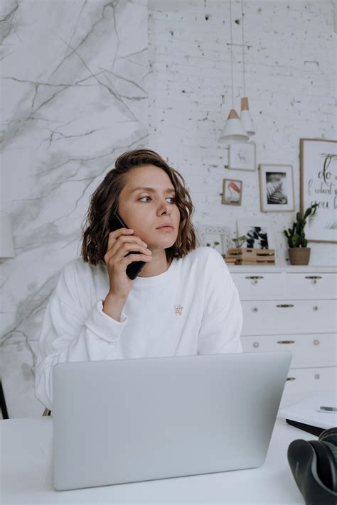 실내 감정적인 개인 공간 그네 긍정적 인 감정 기술 기술 사용 디지털 라이프스타일 디지털 통신 라이프스타일 레저 레크리에이션 명상적인 기분 무선