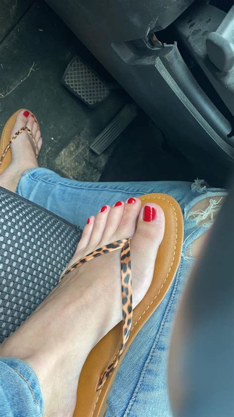 Blue Jeans And Flip Flops R Bluejeanfeet