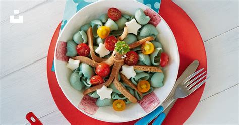 파란색과 흰색 세라믹 그릇에 얇게 썬 과일 사진 Unsplash의 무료 김 이미지