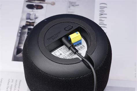 华为ai音箱2内置电池的音箱，玩法多样，一碰传音，畅享智能功能