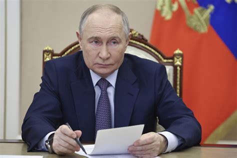 Путин установил ежемесячную выплату для детей пленных и пропавших без вести военных Газета Ru
