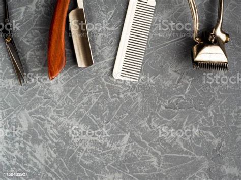 회색 콘크리트 배경 상단보기에 수염 이발소를 절단하기위한 도구 배경 주제에 대한 스톡 사진 및 기타 이미지 배경 주제 0명