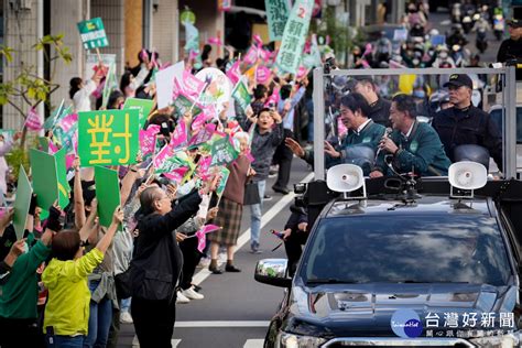 民進黨5位立委候選人陪同 賴清德台南本命區車掃拜票