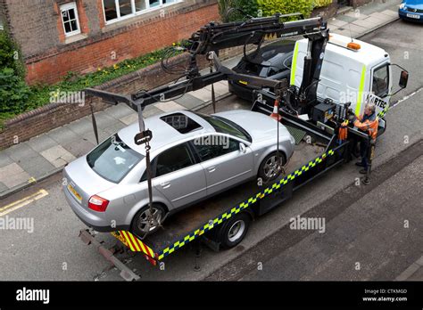 She Knows Its There London England Panic Setting In Idiotsincars