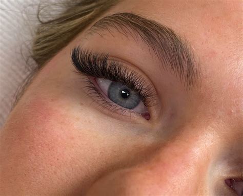 Avoiding Clumpy Lashes The Importance Of Proper Eyelash Extension Application Gruppo Avanzini