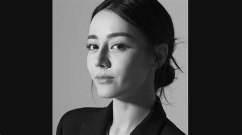 真正的盛世美顏迪麗熱巴簡單黑白光影拍照就碾壓全網 生活 聯合影音