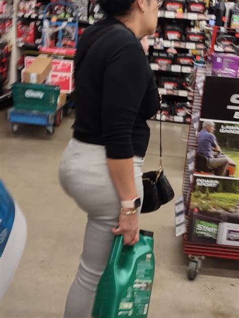 Phatt Ass Latina Milf Close Ups Side In Auto Store Not To Be Missed Spandex Leggings