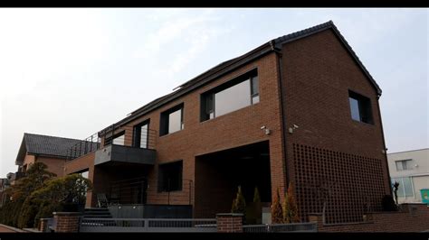 7108 적벽돌 마감주차 포치 영롱쌓기검은색 스페니쉬 기와 지붕 멋진 2층 단독 전원주택 빌라 디자인 예쁜 건물 외벽 타일 시공붉은색 치장벽돌 조적파벽돌