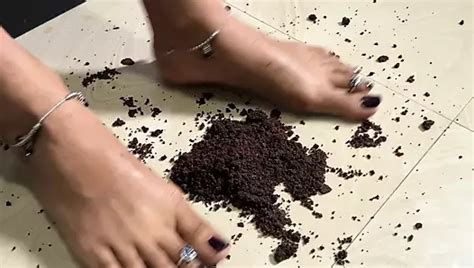 Tamil Mistress Mami Hot Sexy Yummy Feet Cake For Tamil Slaves Xhamster