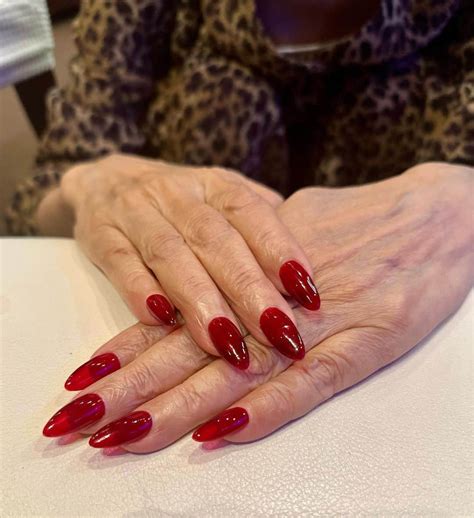 研ナオコさんのインスタグラム写真 研ナオコinstagram 「今回は初めてのカラー スーパークリアレッド こんな感じでやっていただき