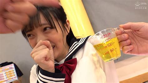 聖水を1杯3万円で売ってください！街角でナンパしたうぶっ子 が挑戦するオメコ蛇口から小便ゴキュゴキュおしっこ ませチャレンジ！人生初の放尿