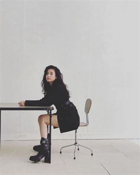 한효주 화보 촬영 중에도 해피니스[인스타]