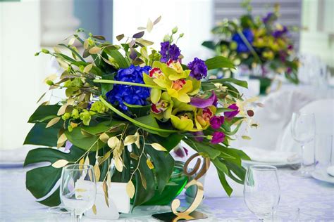 Чоловічий день народження в ресторані ᐈ Флористичні оформлення чоловічих днів народжень Lorashen