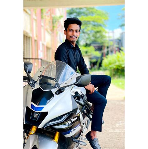 Ashes গতকাল প্যারিসে Ashes নিয়ে দ্বিতীয় বারের মতো কনসার্ট করেছি